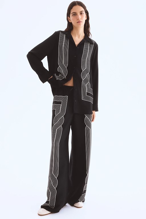 Pantalone na navlačenje s aplikacijom