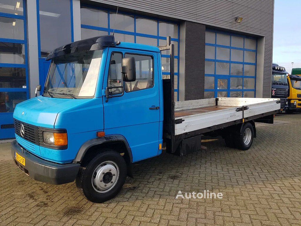 Mercedes-Benz 611 D Open laadbak Manual kamion s ravnom platformom
