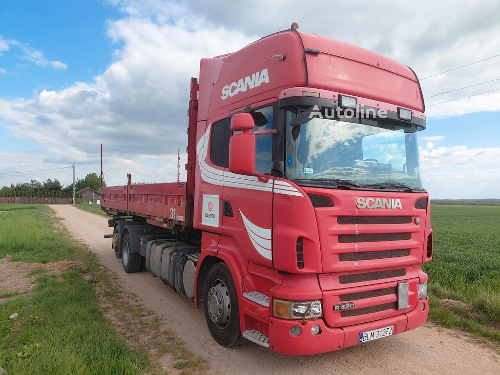 Scania R420 kamion s ravnom platformom