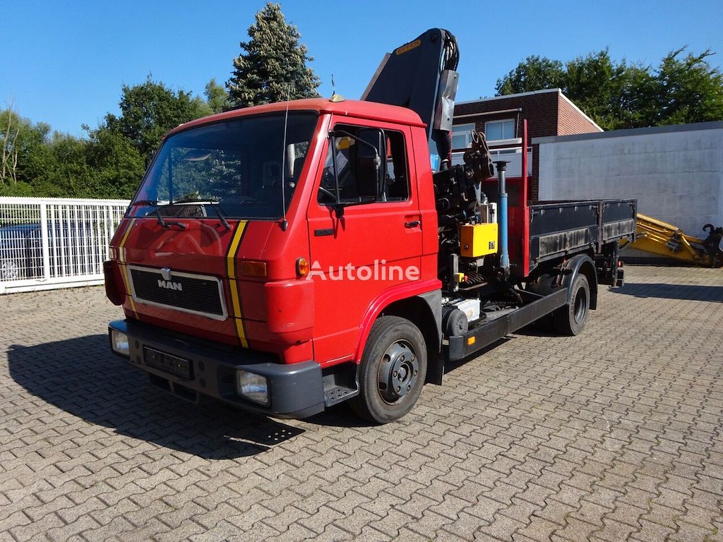 MAN 9.150 - Flatbed+crane kamion s ravnom platformom < 3.5t