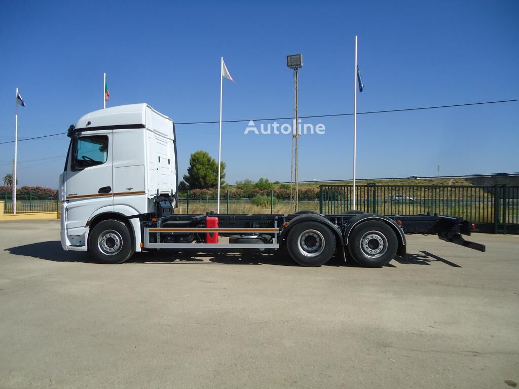 Mercedes-Benz ACTROS 25 48 kamion autopodizač kontejnera