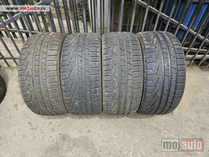 235-40-18 Pireli kao nove odlicne