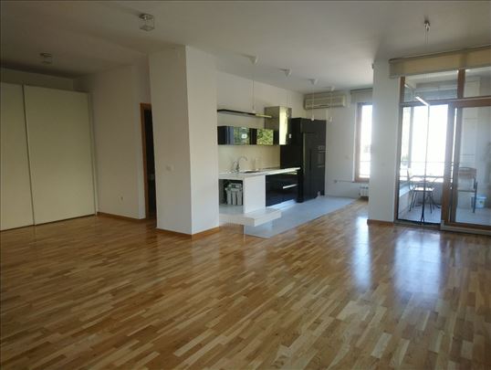 Dedinje, lux 3.0, 2 lođe, 2 garažna mesta, lift
