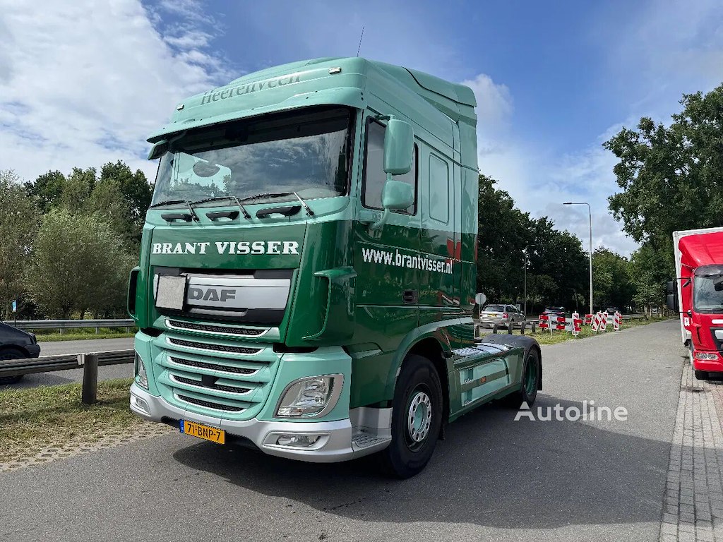 DAF XF 460 Spacecab tegljač