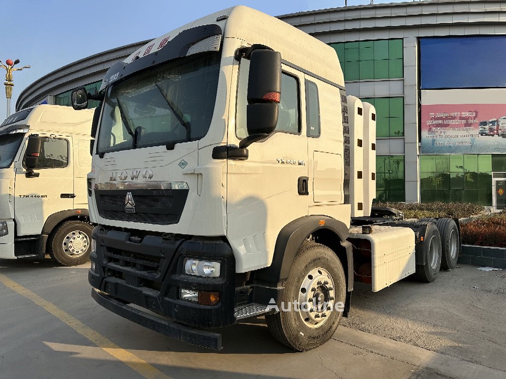 Howo TX440 tegljač