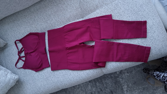 Sportski set top i helanke