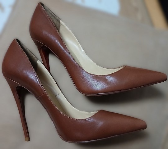 CL1 Nove Louboutin štikle