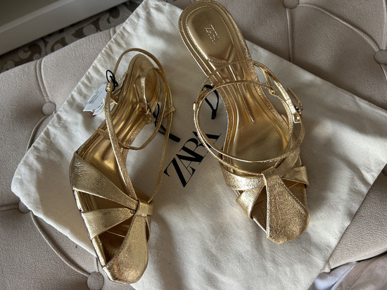 Zara stikle