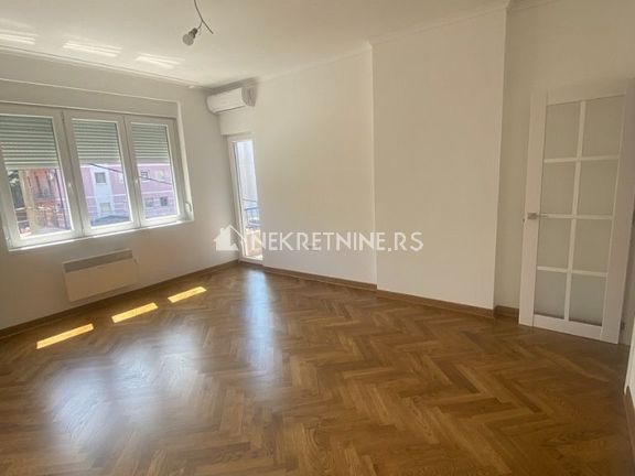 Prodajemo renoviran 3.0 stan, Južni bulevar, 78m2