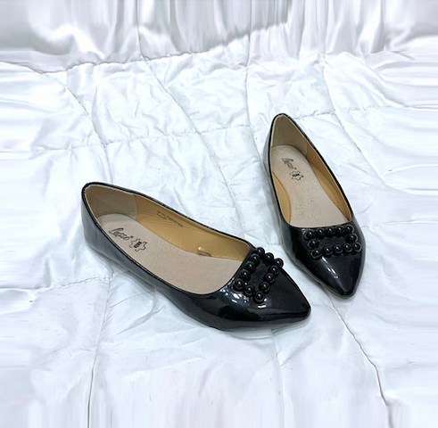 396. Crne baletanke lakovane, u spic, 23cm