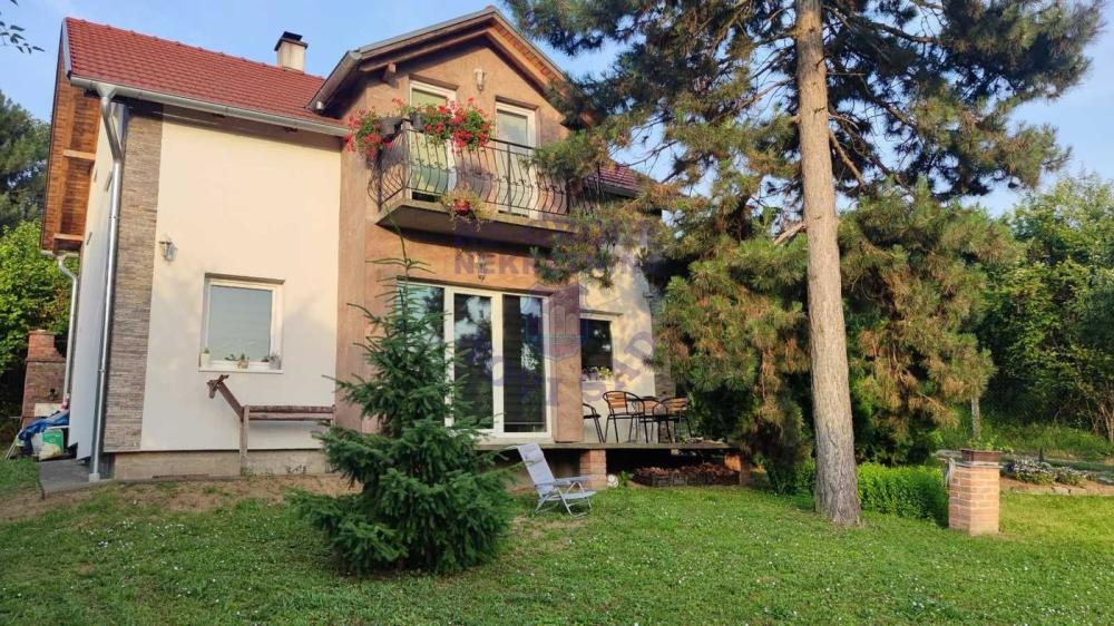 Kuća na prodaju, 109m2, 272.950€