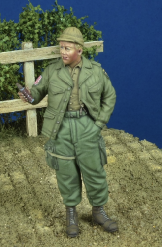 D-DAY miniature studio 35218 US Paratrooper giving chocolate bar 1944-45