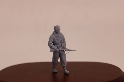 Peddinghaus-Decals 35F009 German WWII Fallschirmjäger In Winter Dress With Helmet And K98 Rifle