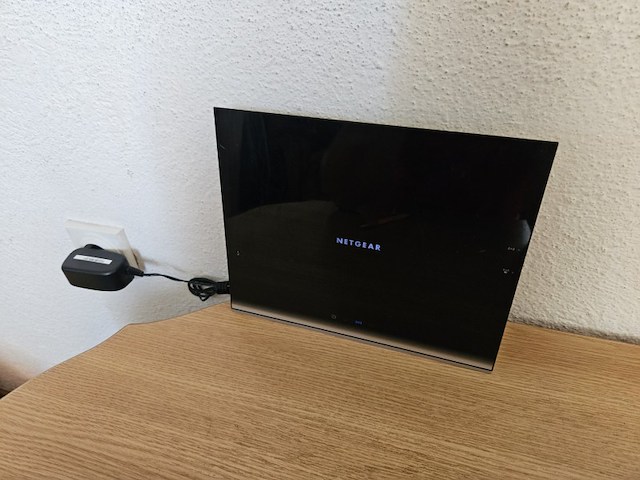 Snazan dual-band Wi-Fi gigabitni ruter Netgear R6200 AC