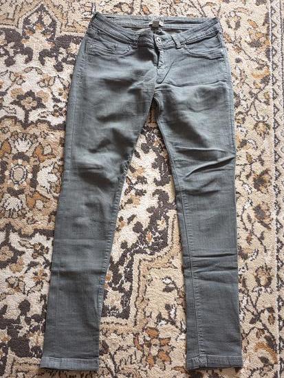 Bershka maslinaste pantalone