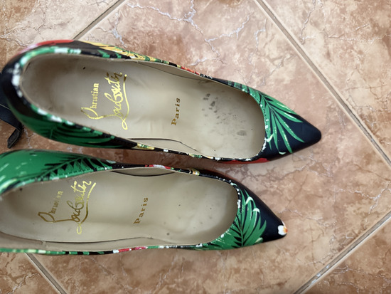Louboutin 38 odgovaraju 37.5
