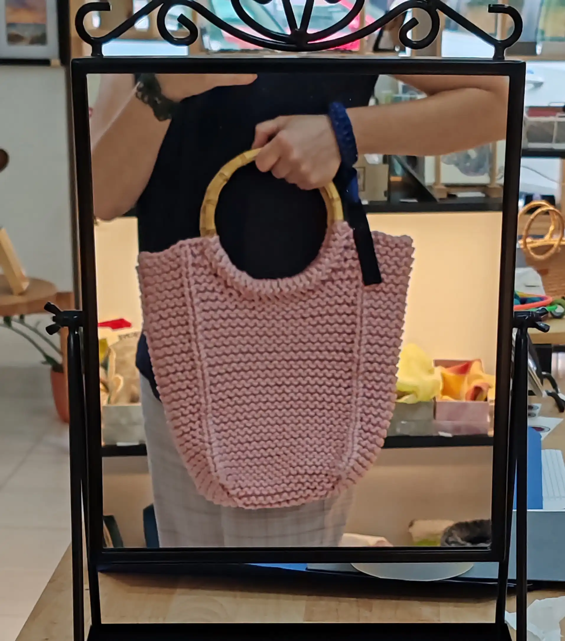 Pletena roze torba