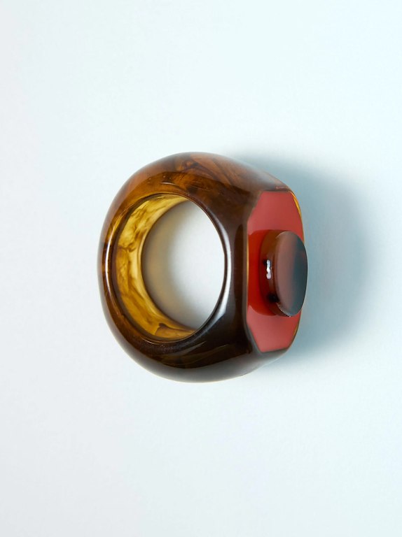 RING WITH STONE EFFECT