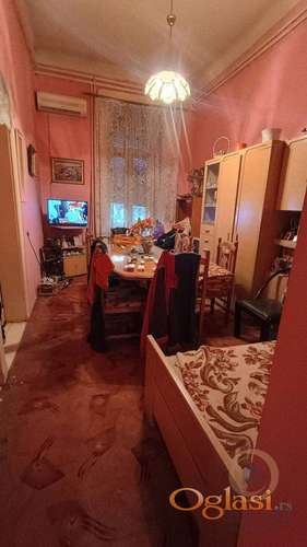 DVOSOBAN SALONSKI STAN U PEŠAČKOJ ZONI, STROGI CENTAR
