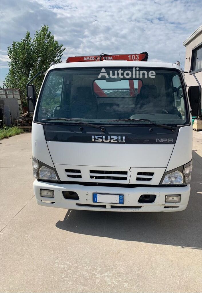 Isuzu NPR kamion s ravnom platformom