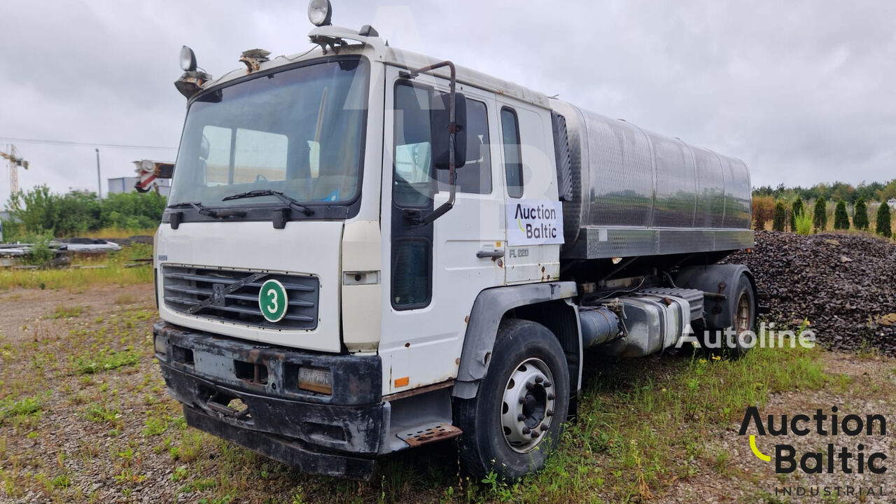 Prodaje se Volvo FL220 autocisternu za mleko na aukciji