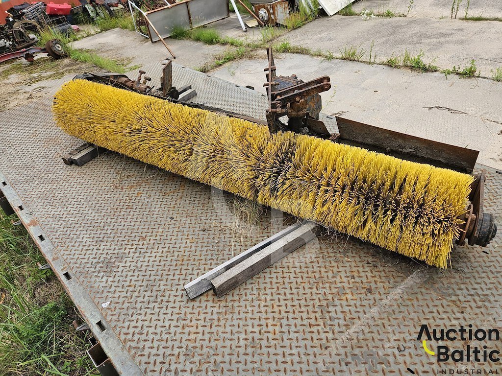 Prodaje se Broom četku za čišćenje ulica na aukciji
