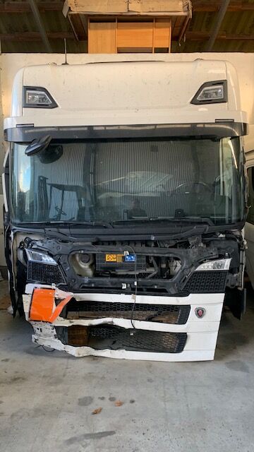 Kabina za Scania R tegljača nakon udesa