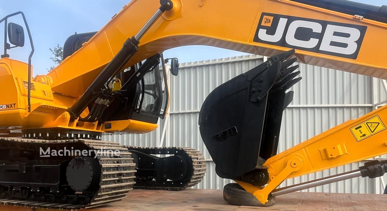 Novi JCB JS 215 bager guseničar