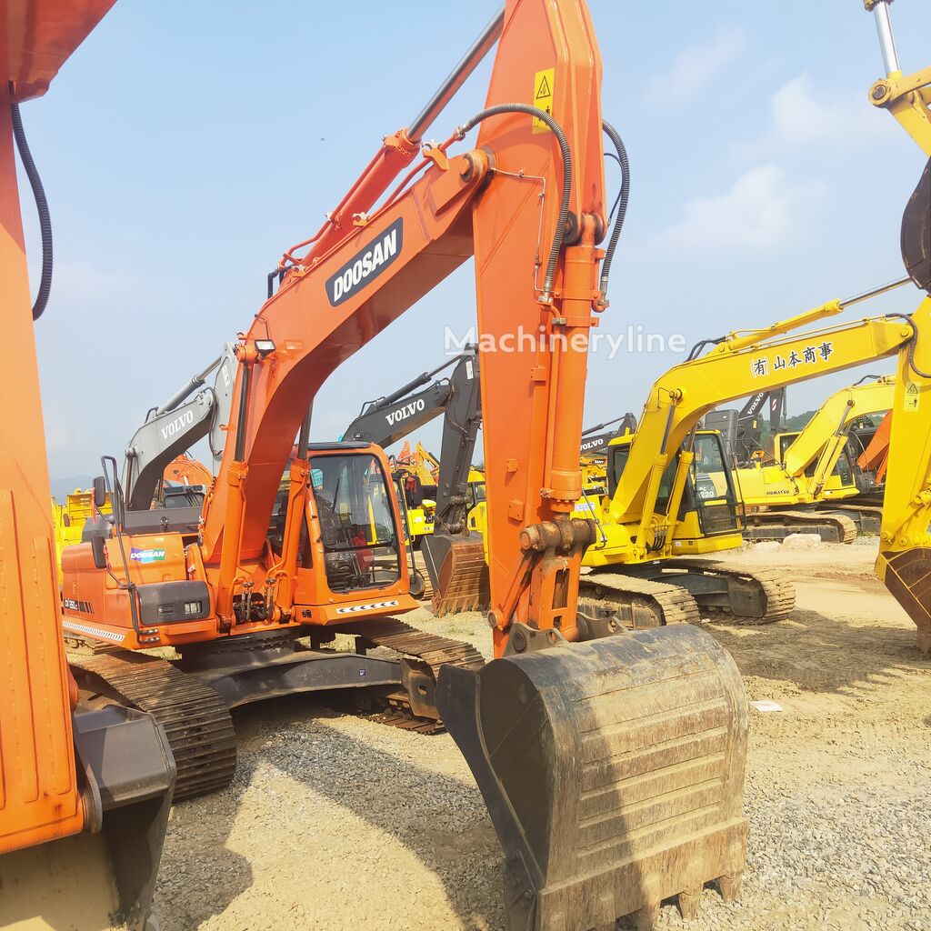 Doosan DX260LC bager guseničar