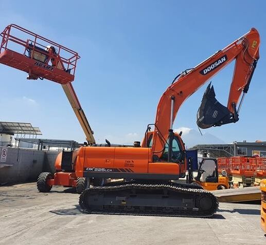 Doosan DX225LCA bager guseničar
