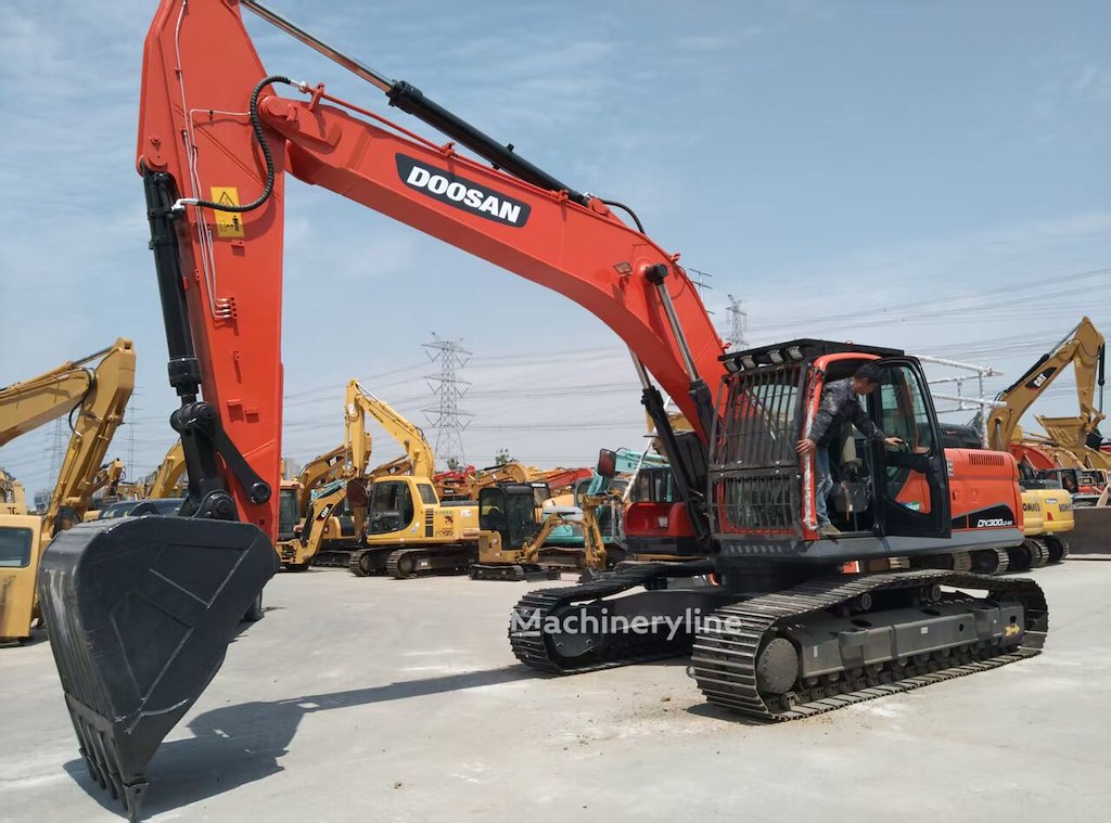 Novi Doosan DX300 bager guseničar