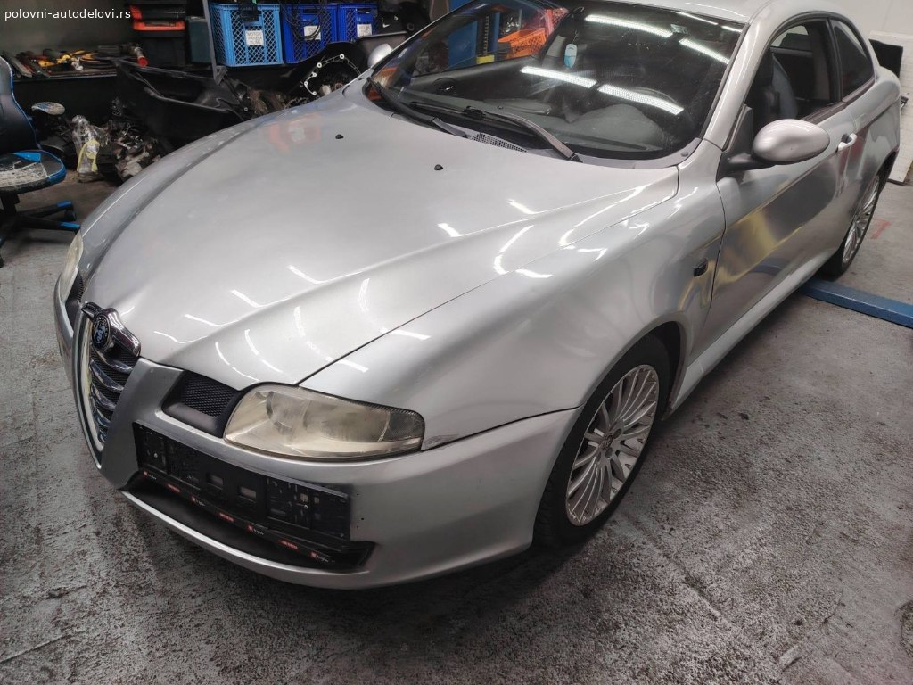 Alfa Romeo GT levo krilo kod boje 651 Originalni delovi Mog