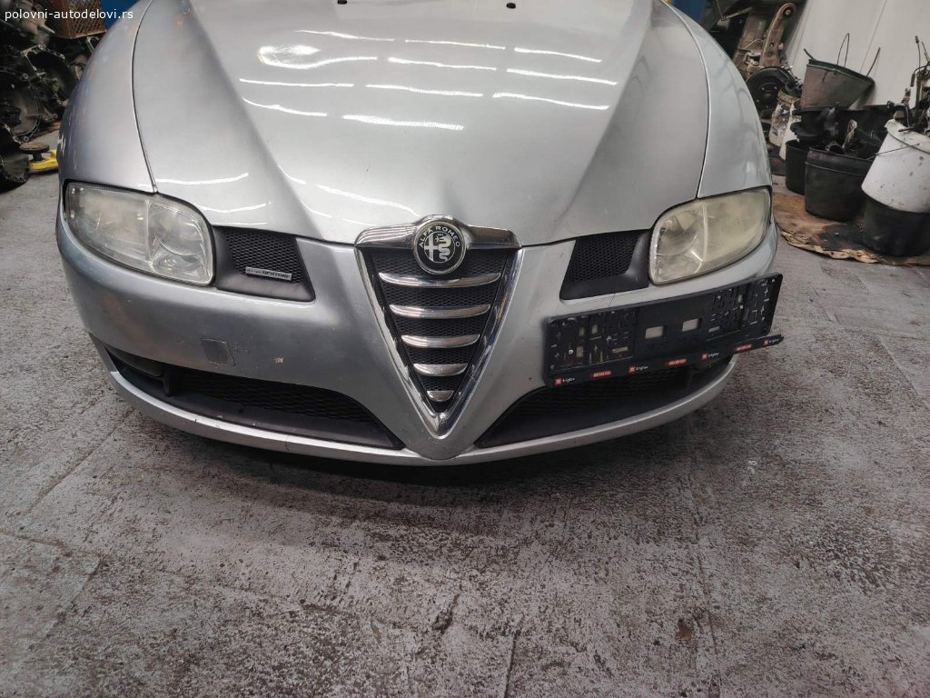 Alfa Romeo GT branik prednji kod boje 651 Originalni delovi