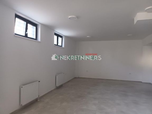 Lokal 70 m2 – poslovni prostor – SUTEREN, centar, ul.Vase Stajić ID#6081