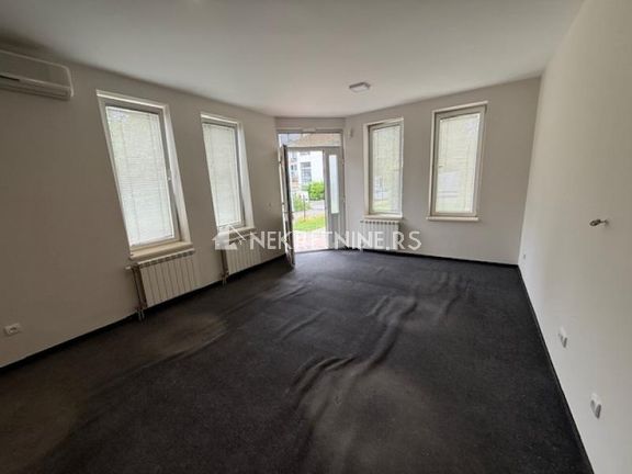 Zemun-Galenika-Poslovni prostor-40m2 ID#2942