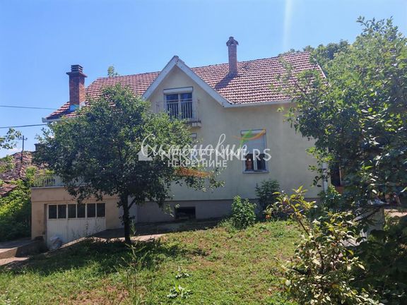 Železnik, višesobna kuća na placu od 7ari, garaža, pogodno za investiciju ID#1822