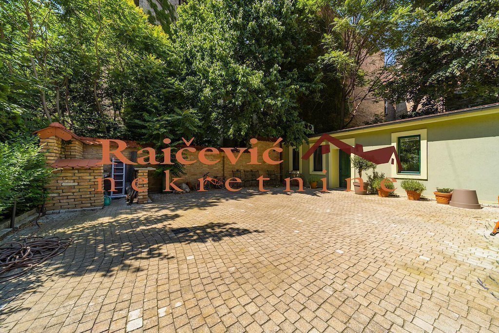 STARI GRAD CENTAR 210m2 , 649000e