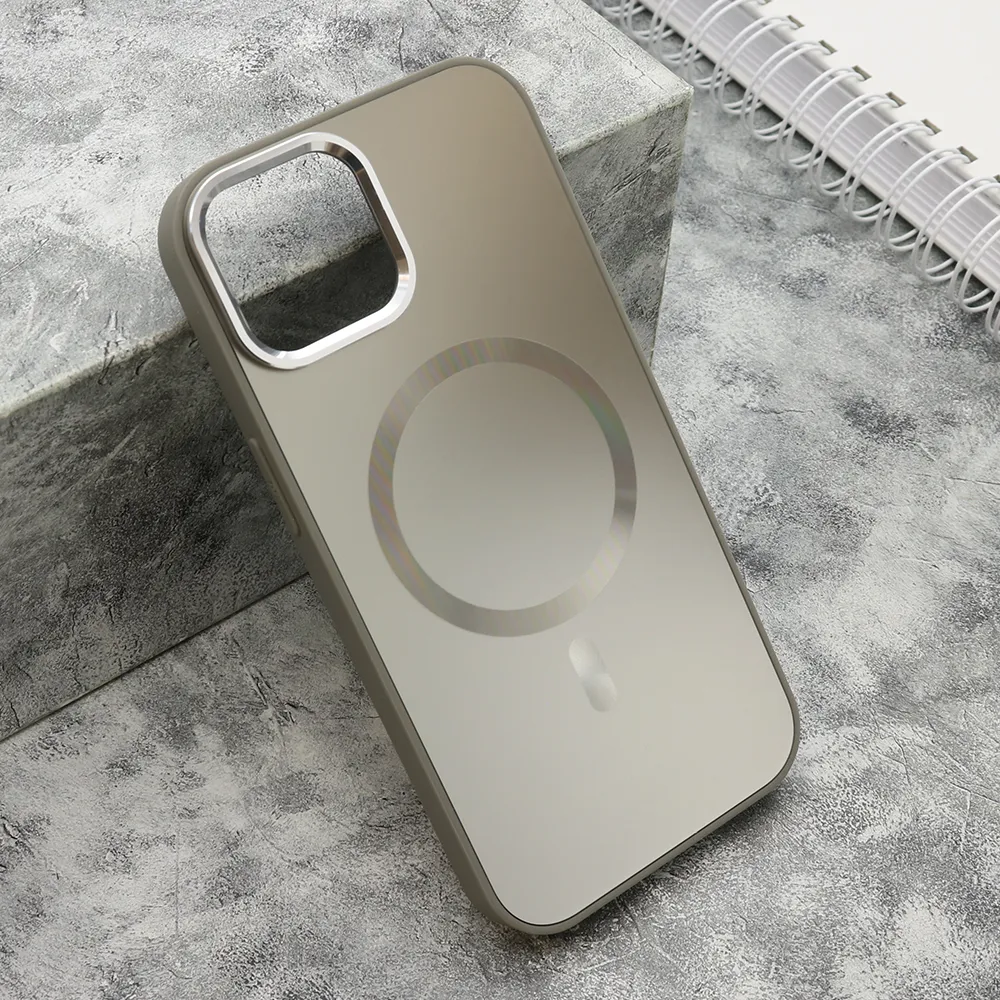 Futrola COLOR METAL MagSafe za iPhone 15 (6.1) srebrna