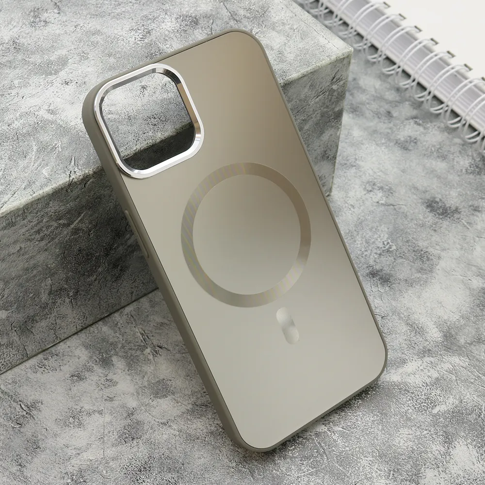 Futrola COLOR METAL MagSafe za iPhone 13 (6.1) srebrna