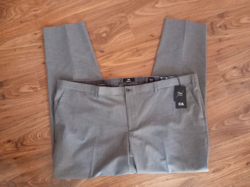 ***C&A***NOVE SA ETIKETOM 66