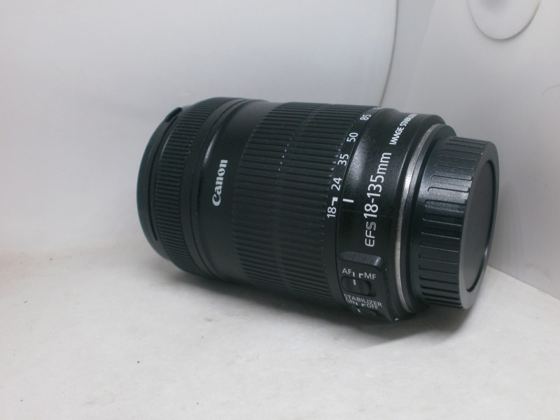 Canon EF-S 18-135mm f3.5-5.6 IS