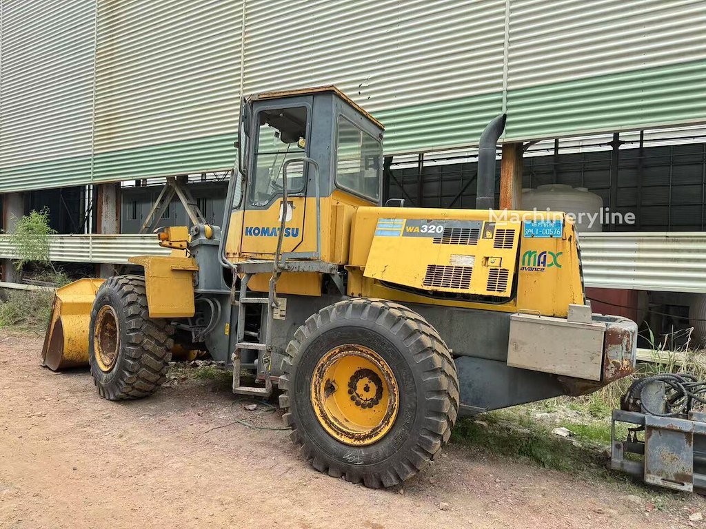 Komatsu WA320-3 prednji utovarivač