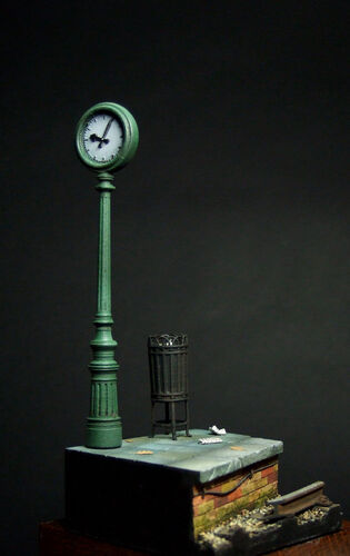 VG DioModels 64313 Platform Base (Clock and Waste Bin)