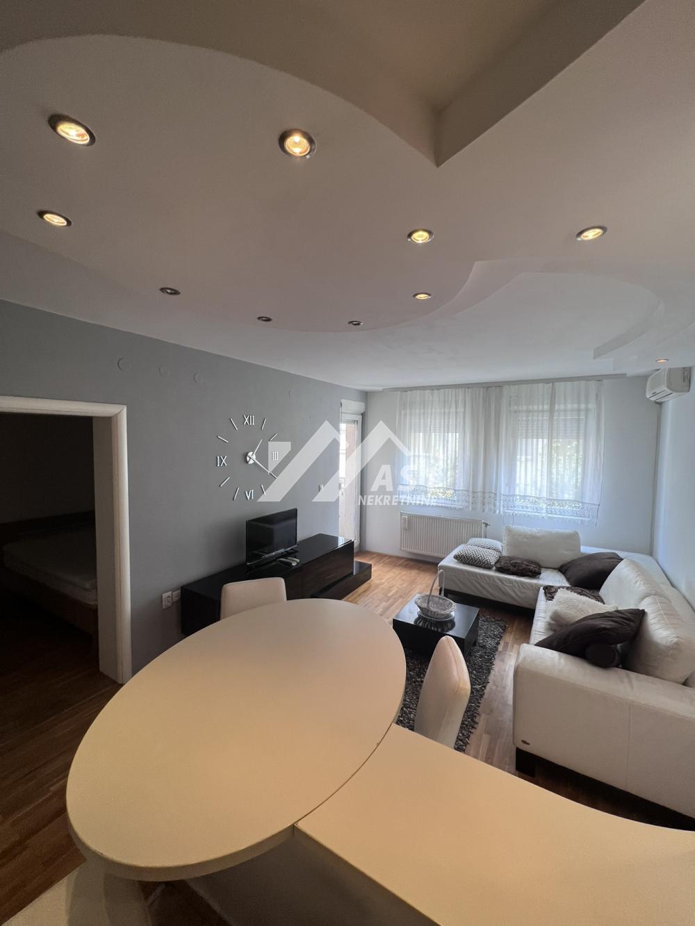 IZDAJE SE JEDNOIPOSOBAN STAN NA GRBAVICI ID#3176 450 €