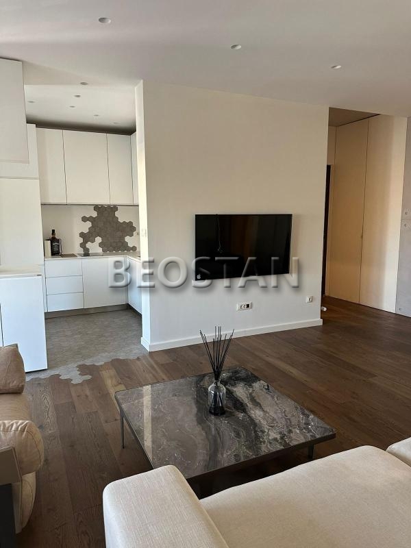 Novi Beograd - Stari merkator #63561 1.500 €