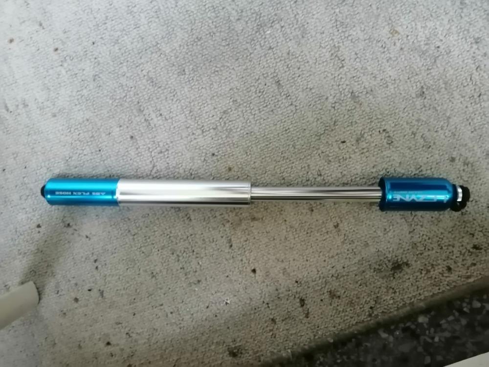 Pumpa lezyne abs flex hose