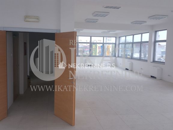 Zemun, Autoput za Novi Sad 100m2 poslovni prostor ID#4402