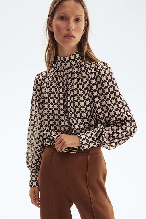 Bluza s uspravnom kragnom