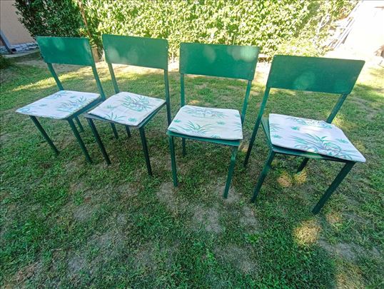 Metalne stolice za dvorište