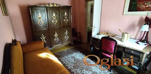 Boljevci, trosoban stan u centru sa garažom, uknjižen ..